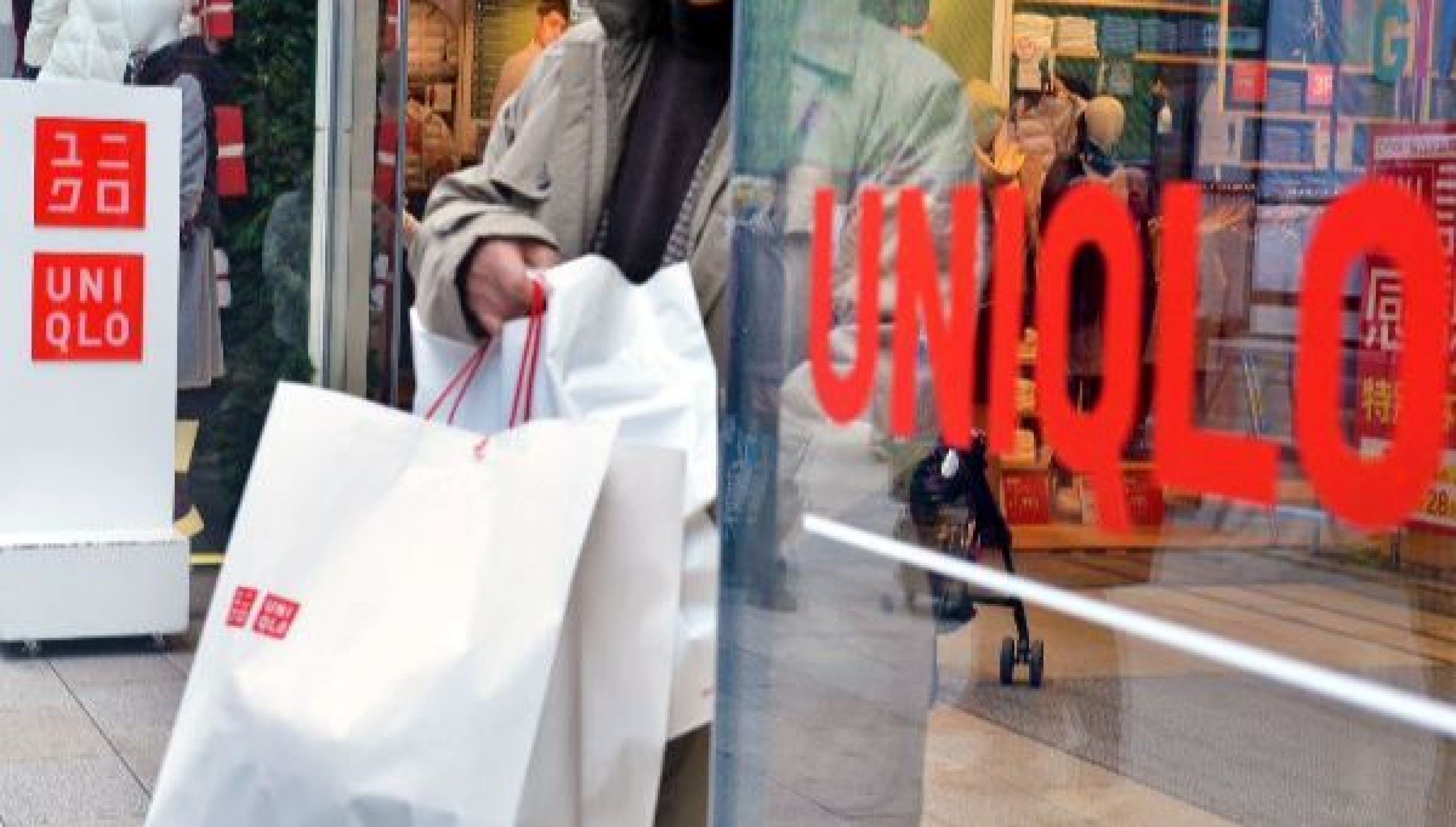 Uniqlo to transition to paper bags by the end of the year | Forest ...